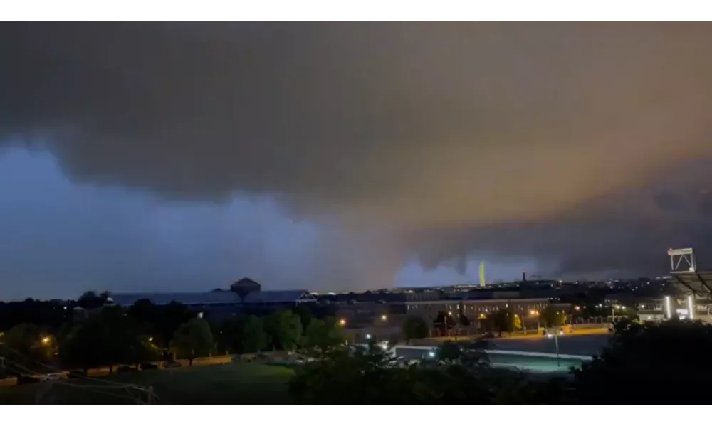 Dva tornada u centru Vašingtona – tresli se Bela kuća i Kapitol (VIDEO ... Dva tornada u centru Vašingtona – tresli se Bela kuća i Kapitol (VIDEO ...