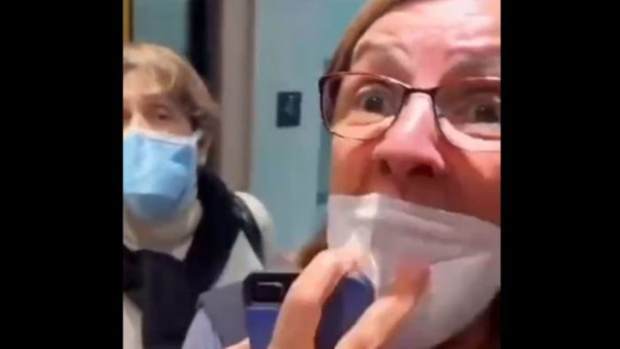 LICE ZLA - Pomahnitale žene napale momka jer ne nosi masku u liftu ...
