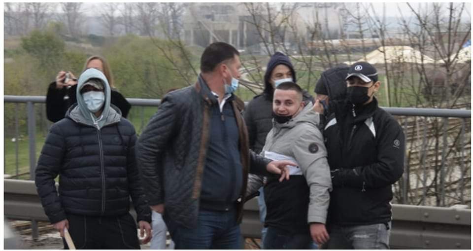 Издржава их народ! СНС батинаши са протеста у Шапцу седе у скупштини ...