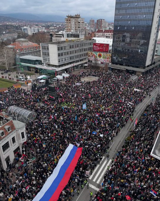 Нишки студенти демонтирали Вучића: Кукавицо, бедни покушају хулигана и ...